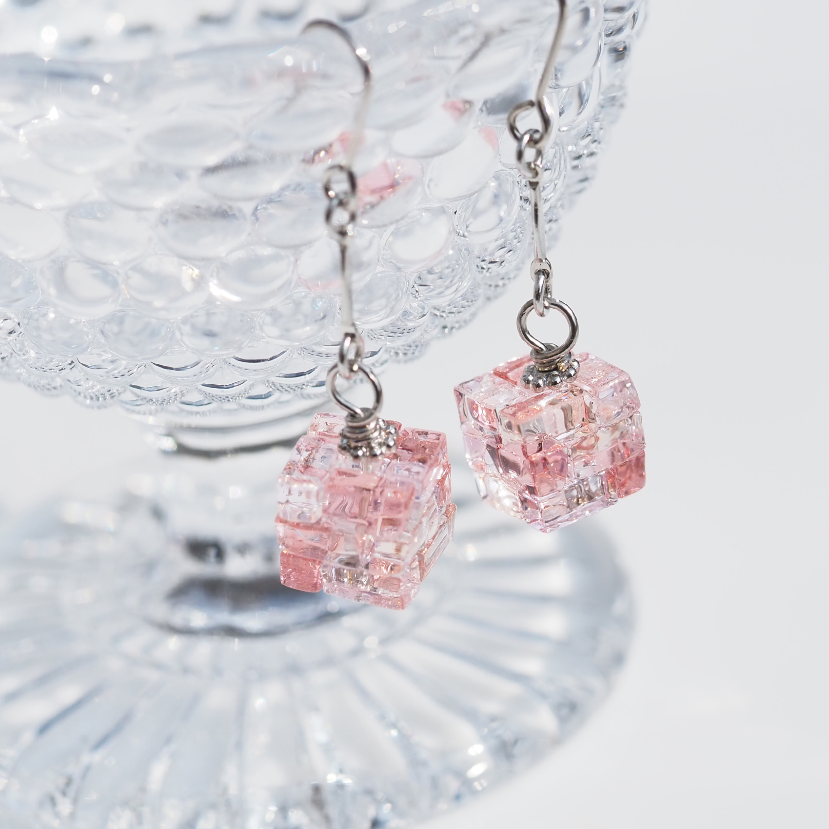 【Special】立方体ガラス『キューブ【ミニ】【咲】』ピアス/イヤリング【金具選べます】【受注制作】≪送料無料≫ 403843 | ☆かぷり～す☆